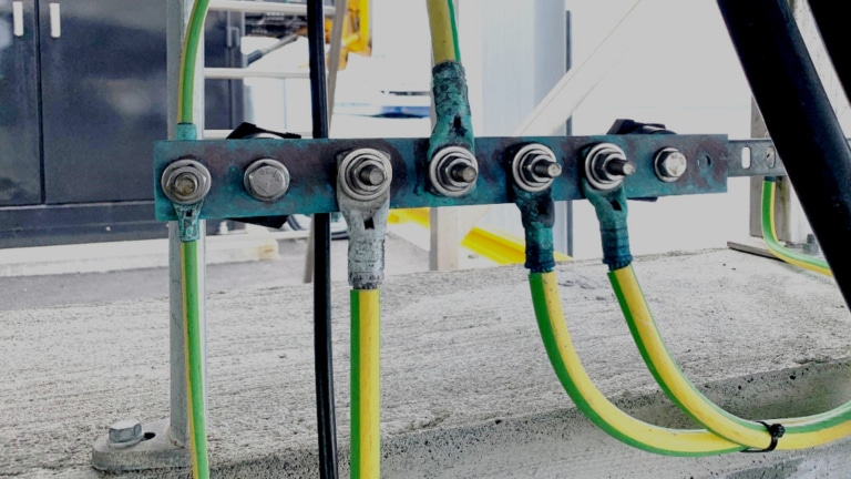 Jordfeilstrømmens veier er uransakelige - Norsk Elektroteknisk Komite (NEK)